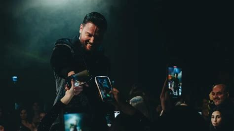 Sinan Akçıl Kimdir Nereli Sinan Akçıl Kaç Yaşında Mavi Kadın