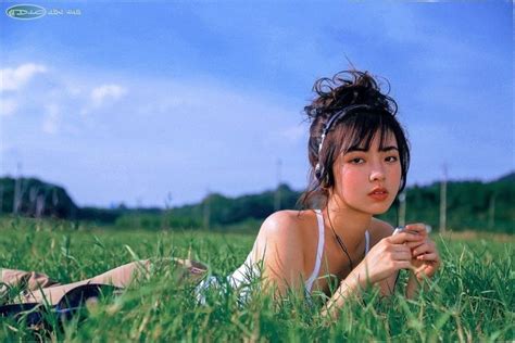 Pin By Tori Martinez On I Am The Icon Surrounded By Icons Pose