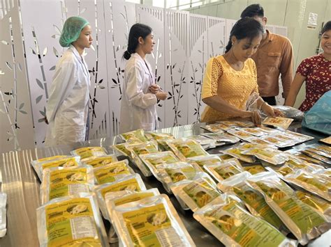 ၁၆ မိနစ်အတွင်း လတ်ဆတ်သောပုစွန်မှ အရသာရှိသောပုစွန်ခြောက်ဖြစ်လာ၊ မြန်မာ အစားအစာ တီထွင်ဆန်းသစ်မှု