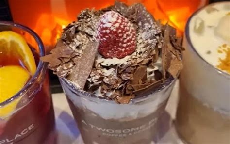 초코덕후들 환장하는 스초생 맛 그대로 담아 만든 투썸 신상 딸기 초코 프라페 네이버 포스트