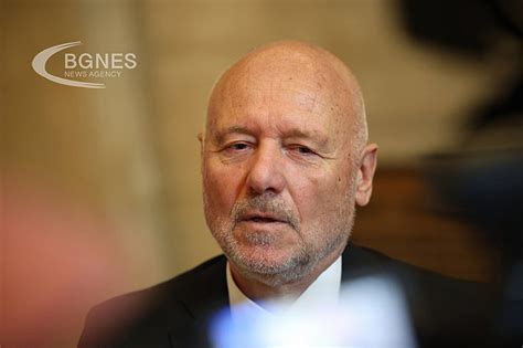 Военният министър опроверга твърденията че правителството обмисл