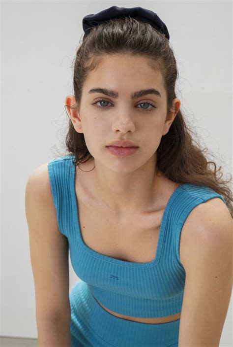 14 Vivien Main Book No Limits Models Agency