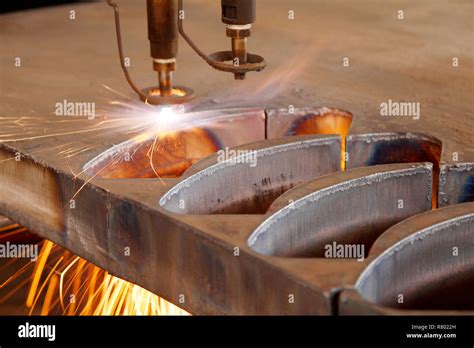 Laser Plasma CNC Metal Cutting Stock Photo Alamy