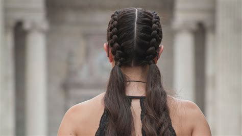 CiteȘte 3 Idei De Coafuri Cu Codițe împletite Pentru Părul Lung Kfetele