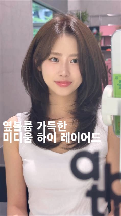 에이바이봄 효주 중단발레이어드컷 중단발레이어드펌 레이어드컷 레이어드펌 ⠀ 안녕하세요 에이바이봄 효주 입니다 문의는 디엠 또는 오픈카톡으로 주세요 위치도 많이 여쭤