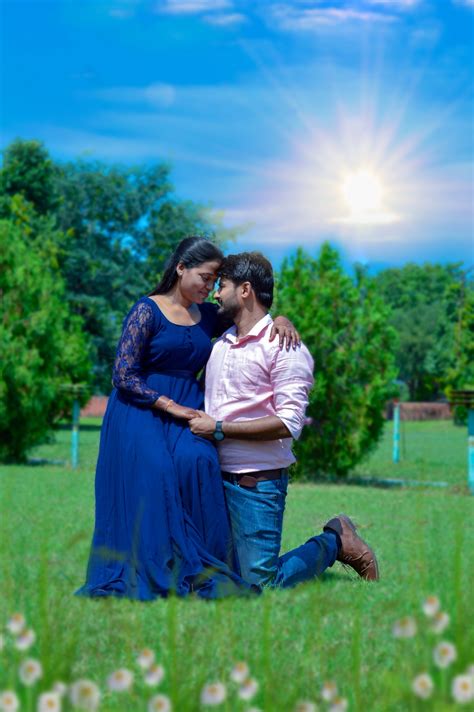 무료 이미지 혼례 People In Nature 푸른 녹색 노랑 하늘 잔디 로맨스 애정 사진술 상호 작용 목초지 행복 장난 미소 구름 경치