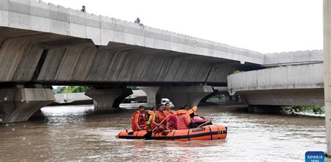 အိန္ဒိယတွင် မိုးသည်းထန်စွာ ရွာသွန်းခြင်းကြောင့် ယမုံနာမြစ်ရေမြင့်တက်၊ ဒေသခံထောင်ပေါင်း များစ