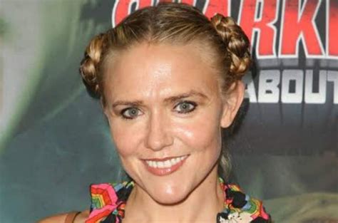 Dominique Swain Body Measurements Height Weight Bra Size Shoe Size