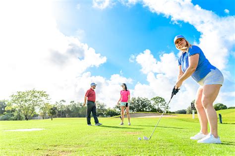 트리오는 아름다운 경치 녹색에 골프를 재생 남자와 두 여자 스포티 풍경에 대한 스톡 사진 및 기타 이미지 풍경 플로리다 미국 3 명 Istock