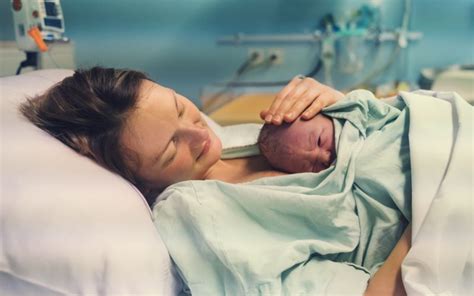 Điểm qua những lợi ích của mật ong với phụ nữ sau sinh