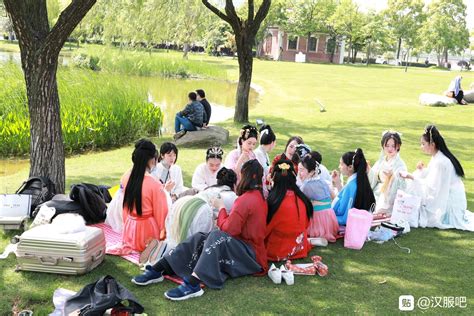 汉服美女相聚如仙女下凡，疑惑：男生都不穿汉服吗 搜狐大视野 搜狐新闻