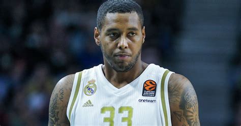 Pidió Que No Se Juegue El Partido Por Temor A La Pandemia Utilizó Guantes Y Barbijo E Igual