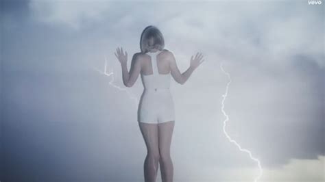 عکس های موزیک ویدیو Styleتیلور سوییفت