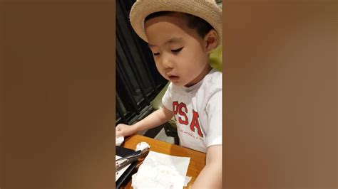 1322 5살 아기의 작품설명 틈나는 대로 곳곳에 그림을 그리네요 늦둥이 육아일지 독박육아 늦둥이 아기 육아비법 아기먹방 아기응가 아기육아 육아꿀팁