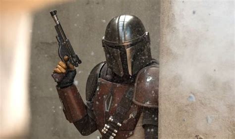 The Mandalorian Plot Hole Fans Expose Mistake With Mandos Helmet Tv