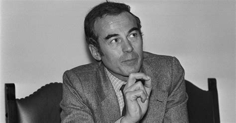 La Première Chose Que Badinter Fait Quand Il Est Nommé Ministre Cest
