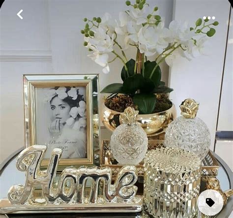 Elegant Living Room Decor With Table Decor