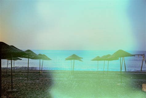 집 밖의 경치 경치가 좋은 고요한 고요함 난색 낮 레저 모래 목가적인 목욕 밀물과 썰물 바다 빛 누출 손을 흔들다 수평선 시원한 여름 여름