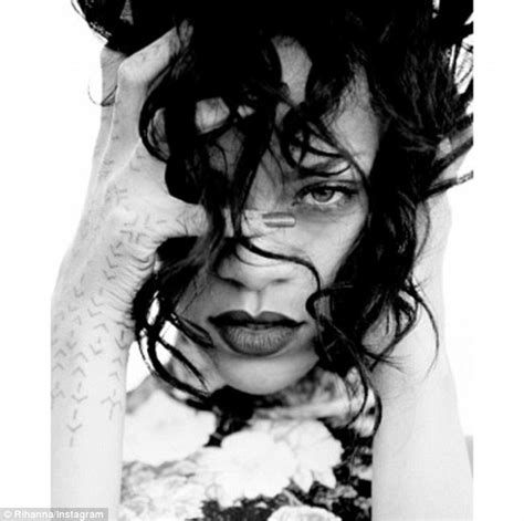 Rihanna Proves Nothings Off Limits With Bathtub Selfies Daily Mail