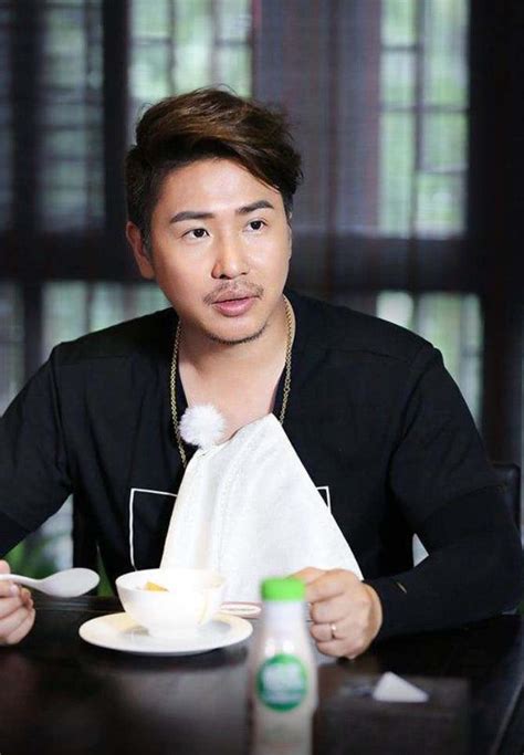欧弟女儿终于长大了，颜值比妈妈还要美，一袭卷发堪比洋娃娃