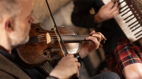 A 270 Year Old Scottish Folk Fiddle Makes Its Carnegie Hall Debut The New York Times