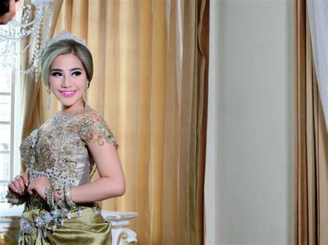 ទេព បូព្រឹក្ស ធ្លាប់តែស៊ិចស៊ី តែដល់ពេល ស្លៀកឈុតរៀបការ ប្រពៃណីខ្មែរបែបនេះ ស្អាតប្លែក Khmerload