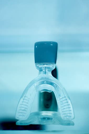 교정 되는가 괄호 및 Aligners 치과 브래킷 Aligner 가속기 진동기 건강관리와 의술에 대한 스톡 사진 및 기타 이미지 건강관리와 의술 구별하기 힘든 모던