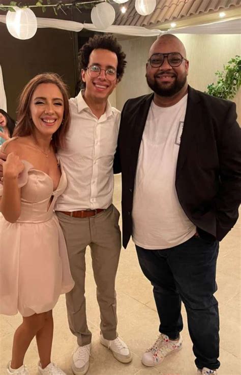 طه دسوقي يحتفل بخطوبته على الاستايلست نادين ونجوم الفن يهنئونه صور