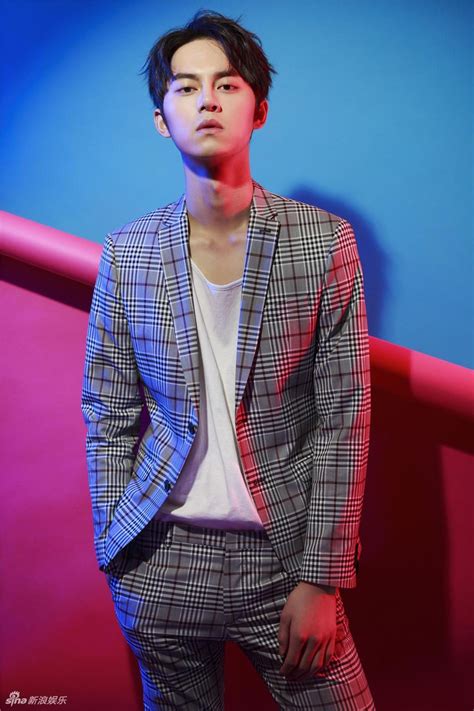 謝彬彬春季寫真太撩 如夢似幻彰顯憂鬱氣質 壹讀