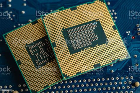 Cpu 중앙 프로세서 장치 칩 Pc 및 랩톱 컴퓨터 기술의 회로 기판에 칩 0명에 대한 스톡 사진 및 기타 이미지 0명
