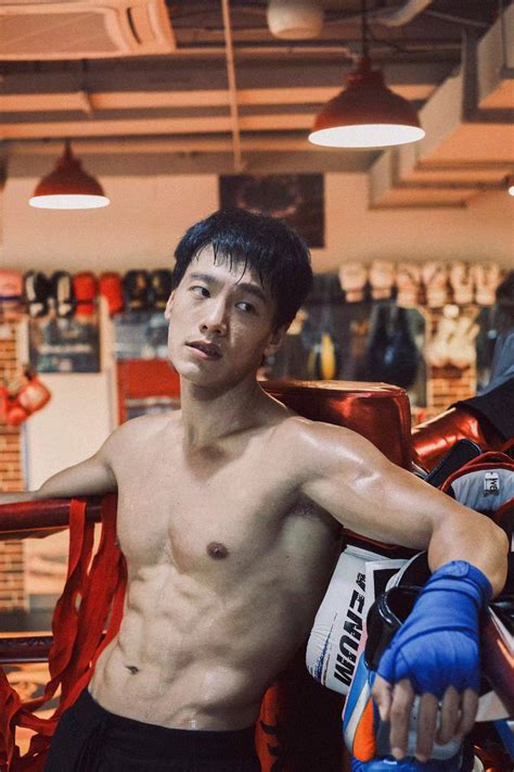 荷尔蒙男孩翟宇佳拳击写真 挑战不停息竭尽拳力 搜狐大视野 搜狐新闻