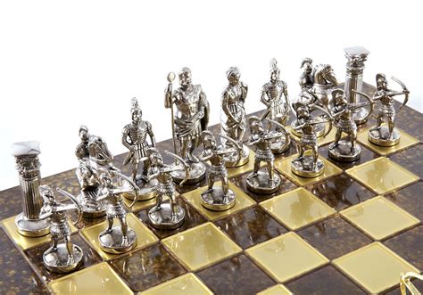 Эксклюзивные шахматы ручной работы Лучники фигуры золото серебро с коричневой доской купить в
