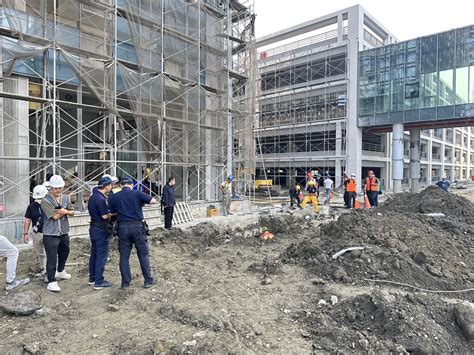 高雄工地坍塌「土石活埋工人」1命危！承包商遭勒令停工、開罰30萬 蕃新聞