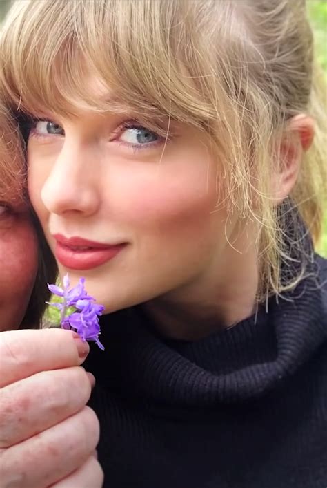 Taylor Swift Scrolller