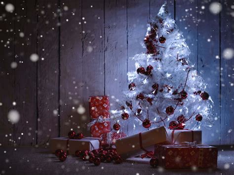 700 Christmas Tree Wallpapers