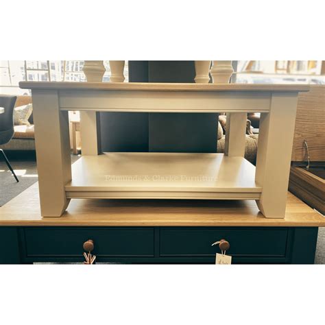 Edmunds Shaker Coffee Table With Shelf Medium Edmunds And Clarke Furniture