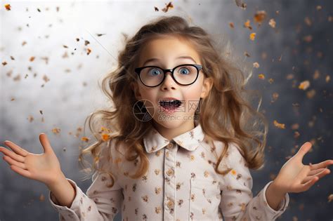 欢快开心的小女孩高清图片下载 正版图片600476004 摄图网