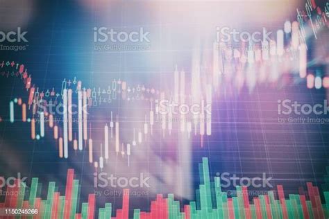 기술 가격 그래프 및 표시 블루 테마 화면에 빨간색과 녹색 촛대 차트 시장 변동성 위 및 아래 동향 주식 거래 암호화 통화 배경입니다 2019년에 대한 스톡 사진 및 기타