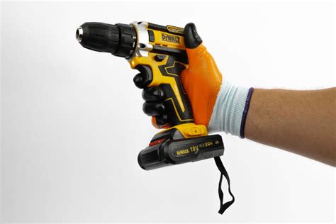 Шуруповерт DeWalt 18V, От аккумулятора, 18 Вт - купить по низкой цене в ...