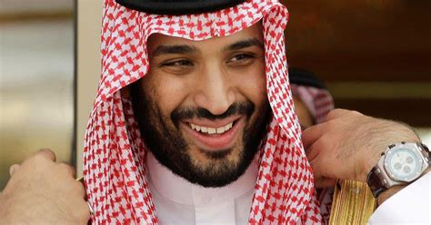 قطع فاخرة ارتداها ولي العهد السعودي محمد بن سلمان ونفذت من الأسواق