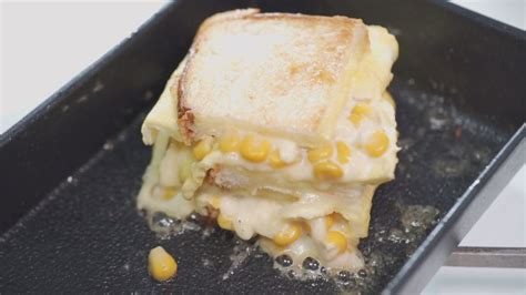 会拉丝的玉米芝士吐司美食菜谱好看视频
