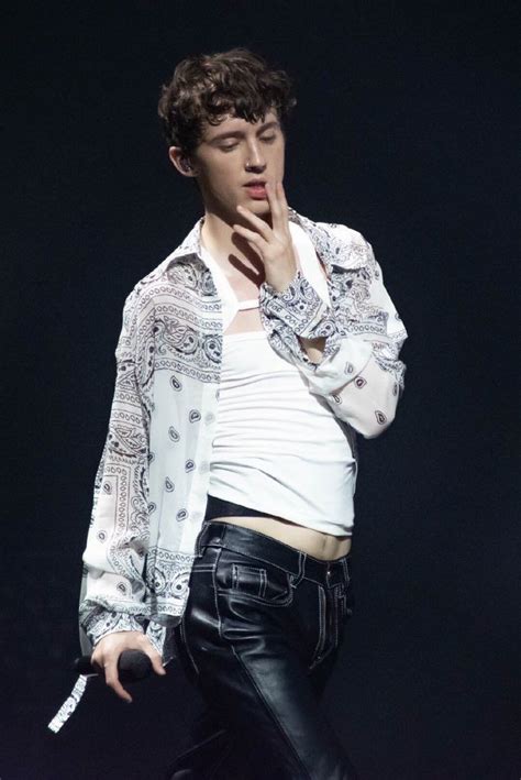 Pin En Troye Sivan Hombres