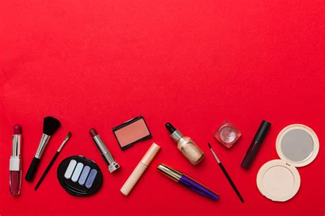 전문 메이크업 도구 평면도 플랫 레이 아름다움 장식 화장품 메이크업 브러쉬 세트 및 테이블 배경에 컬러 아이 섀도우 팔레트 미니멀리즘 스타일 0명에 대한 스톡 사진 및 기타