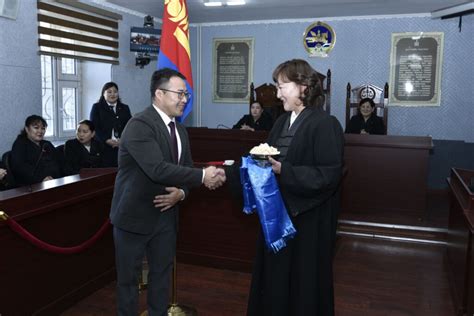 Шүүгчийн тангараг өргөх ёслолын ажиллагаа боллоо Булган аймаг дахь Шүүхийн тамгын газар