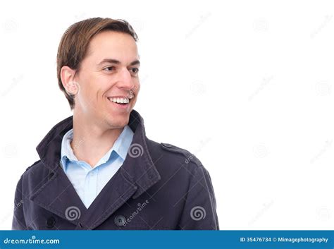 Портрет красивого молодого человека смеясь над и смотря прочь Стоковое Фото изображение