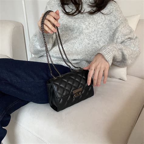 [체인 퀼팅 미니백]