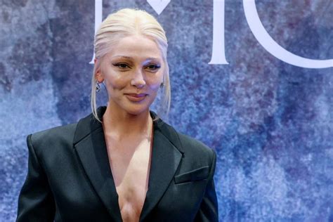 Продюсер «Бригады захотел взыскать с Ивлеевой 1 млрд за «голую вечеринку