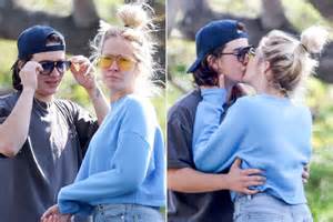 Pitch Perfect Star Anna Camp Kisses Girlfriend Jade Whipkey In Los Angeles