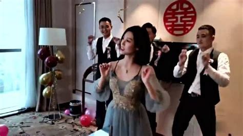 婚礼上伴娘和伴郎表演“螃蟹舞”，前面的小姐姐，跳的非常好看！高清1080p在线观看平台腾讯视频