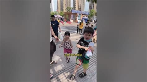 这就是全职二胎妈妈的日常实在没想到今天老公去接老大了，结果原因是因为这个我还真没想到更加没想到的是儿子手上那副手作实在让我笑崩了晚上给